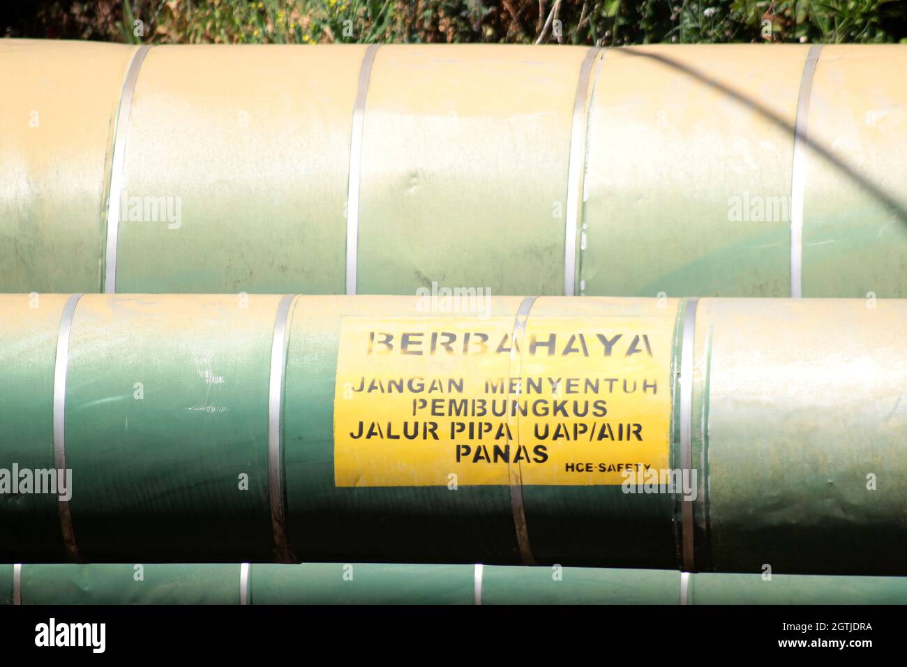 Gas pipe warning sign hi-res stock photography and images - Alamy