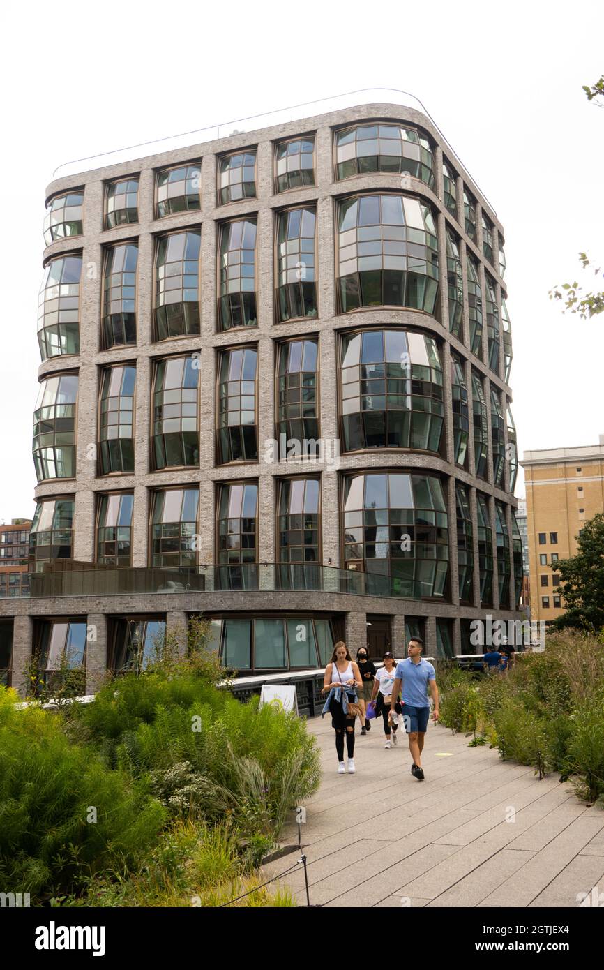Lantern house condos next to the High Line park in Chelsea Manhattan ...