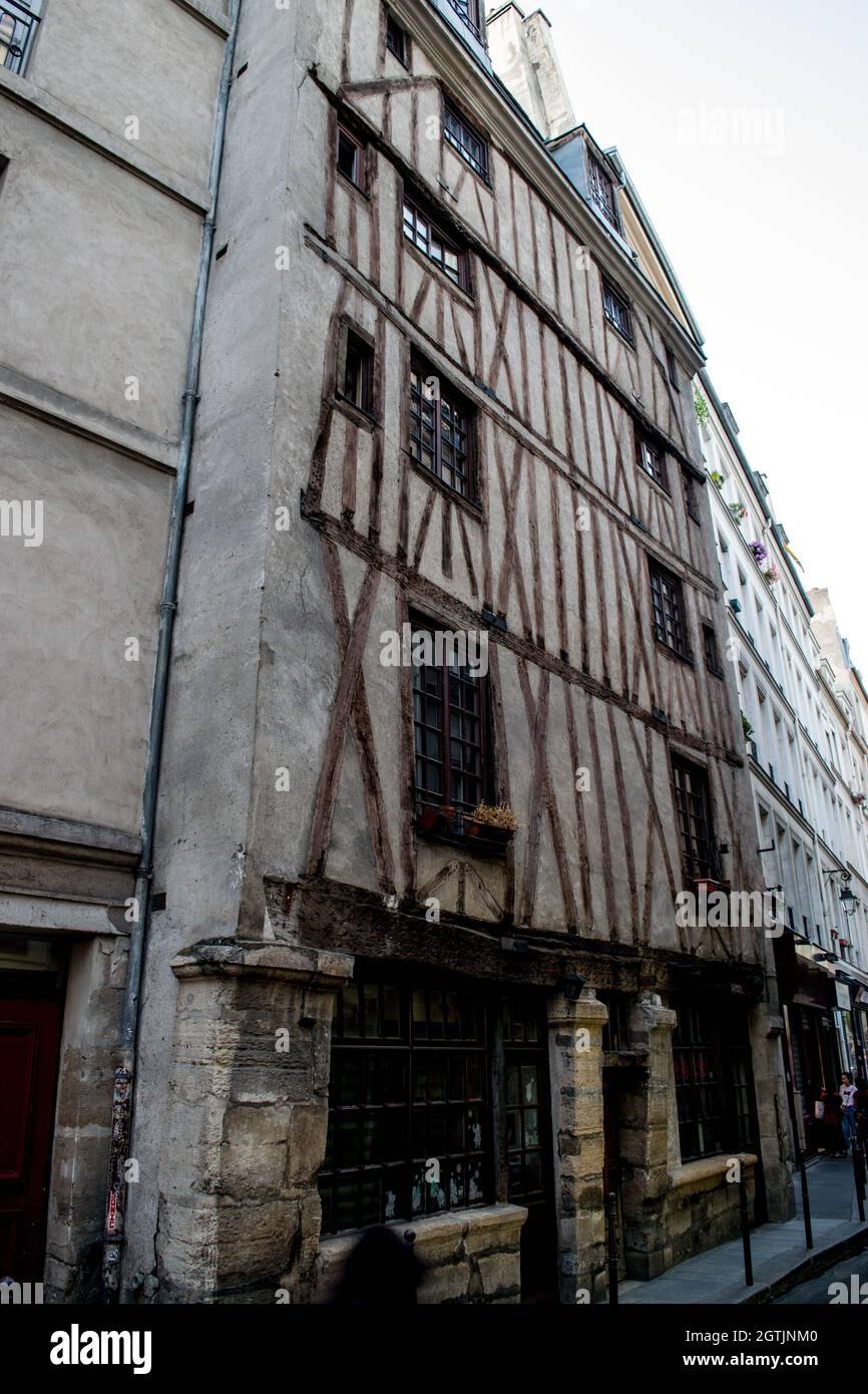 The oldest house in Paris Stock Photo - Alamy
