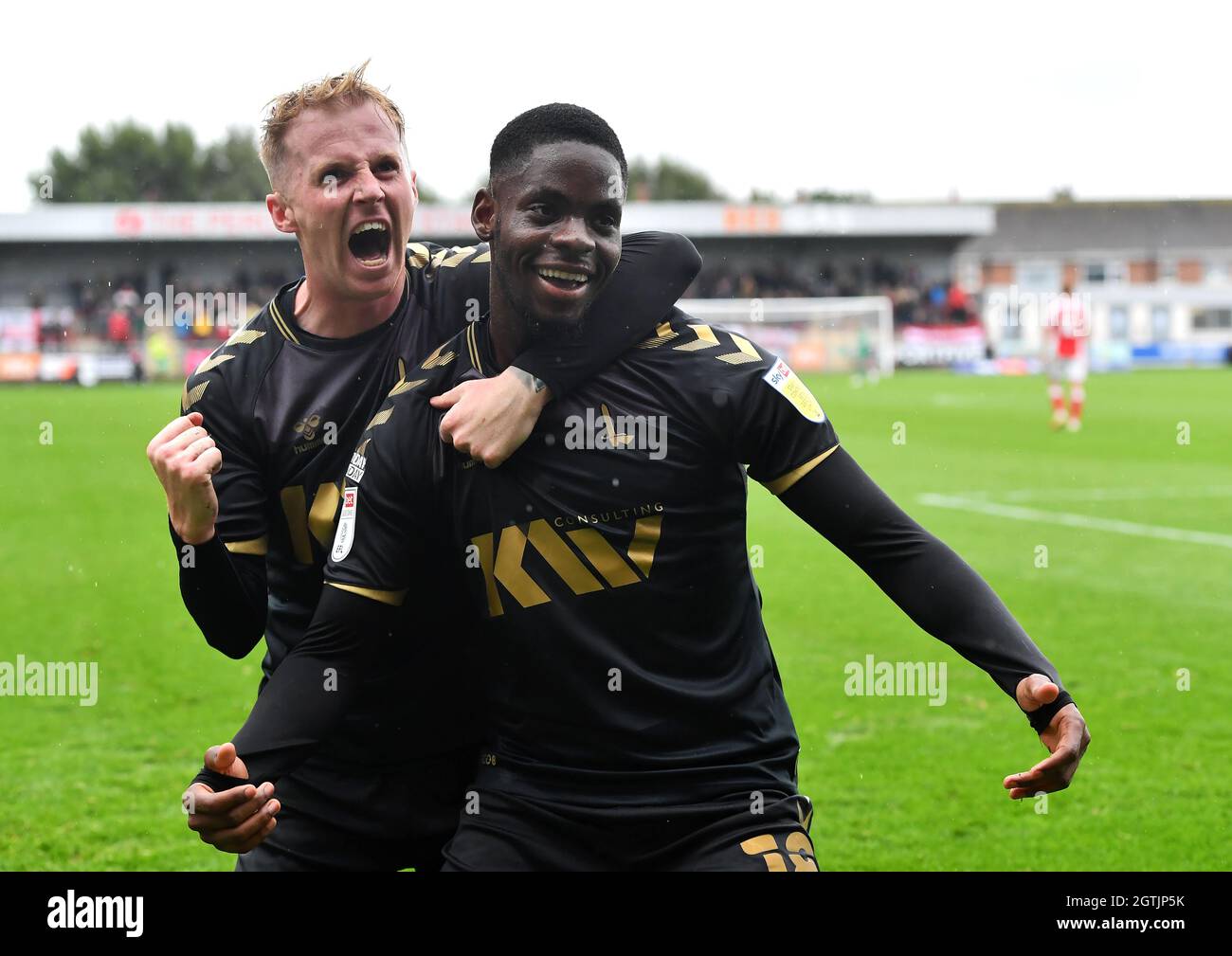 Charlton Athletic's Jonathan Leko (right) celebrates scoring their side ...