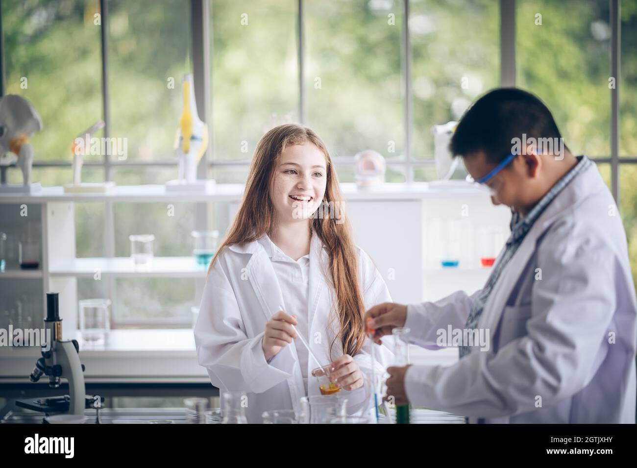 Indian girls science lab hi-res stock photography and images - Alamy