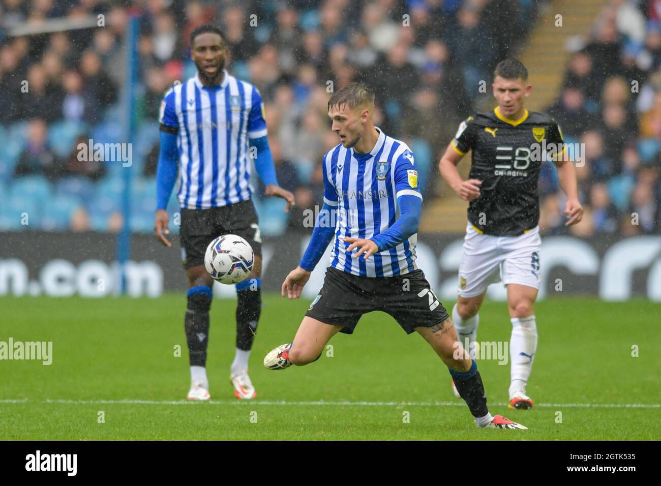 Lewis Wing #26 of Sheffield Wednesday controls the ball Stock Photo - Alamy