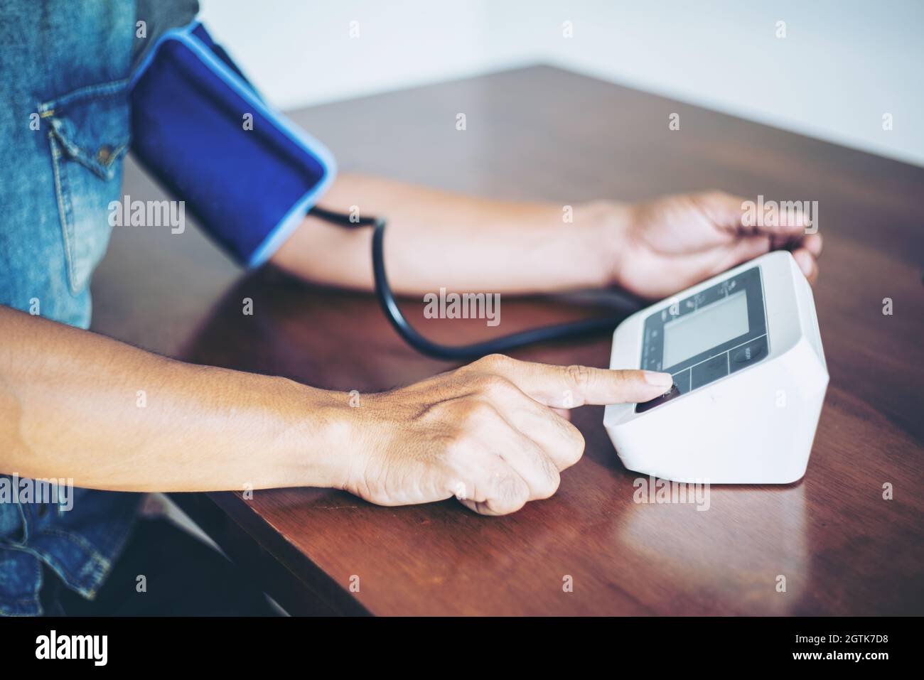 Electronic blood pressure machine hi-res stock photography and images ...