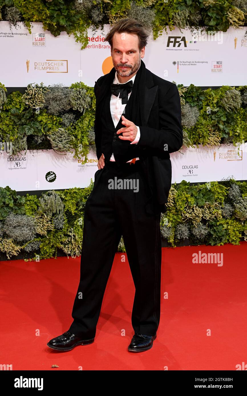 01 October 2021, Berlin: German actor Wanja Mues arrives at the 2021 ...