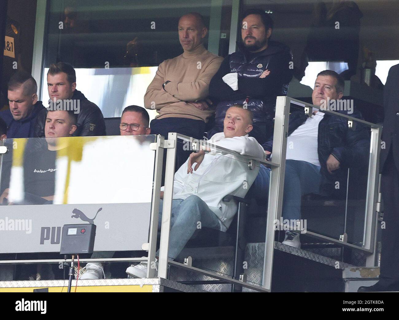 Erling haaland injured hi-res stock photography and images - Alamy