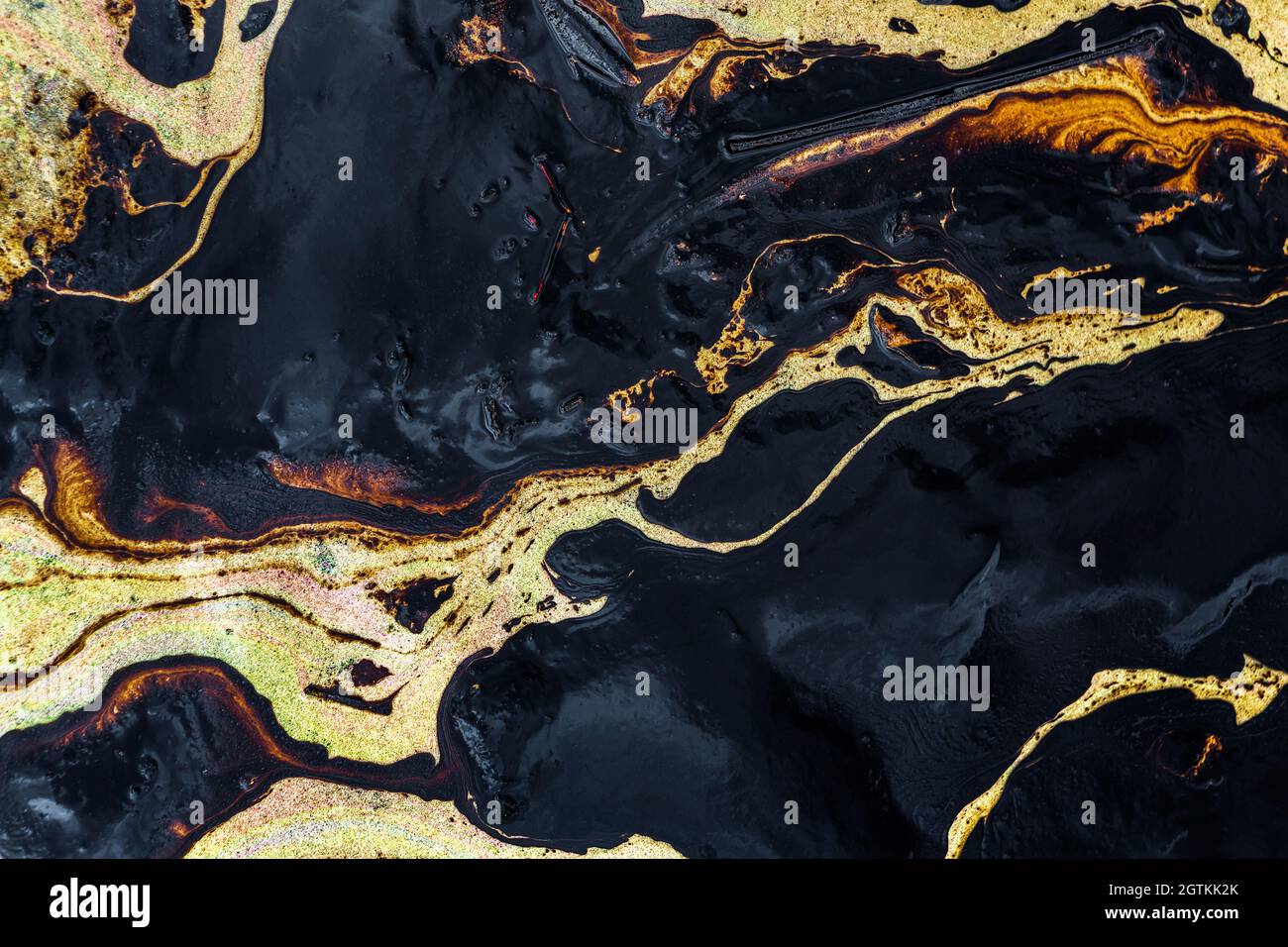 Oil spill sea texture hi-res stock photography and images - Alamy