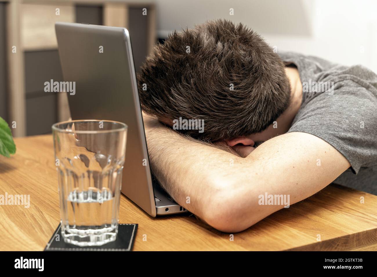 Overwork burnout hi-res stock photography and images - Alamy