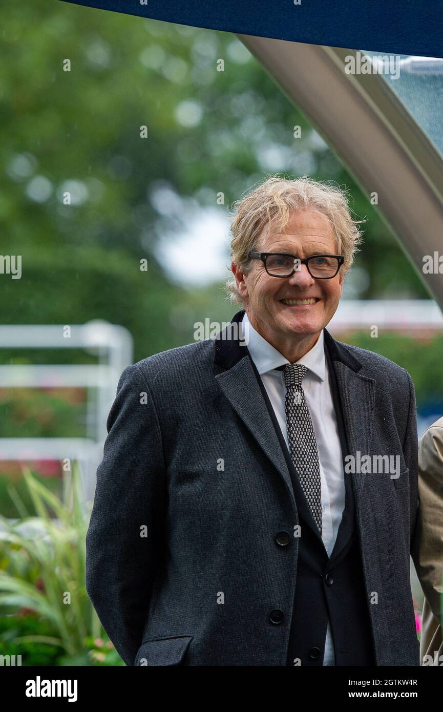 Robert bathurst downton abbey hi-res stock photography and images - Alamy