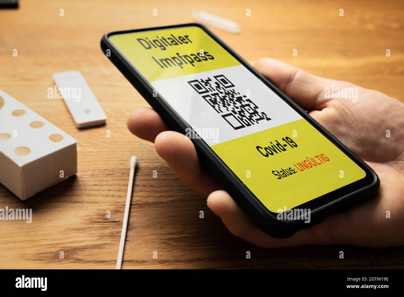 Qr code certificate hi-res stock photography and images - Alamy