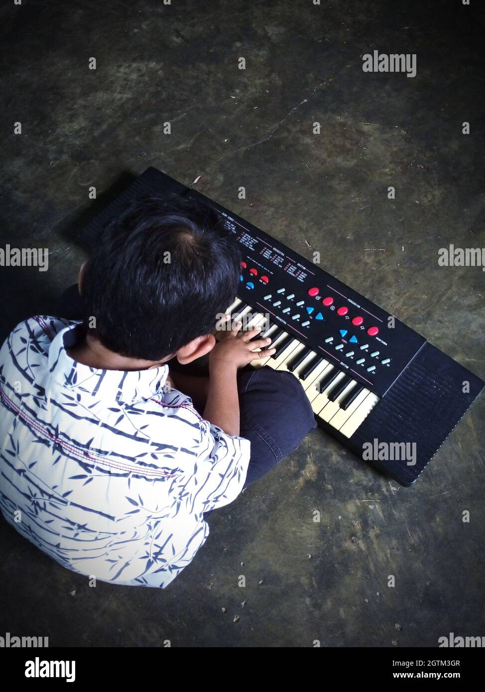 Electric keyboard rear hi-res stock photography and images - Alamy