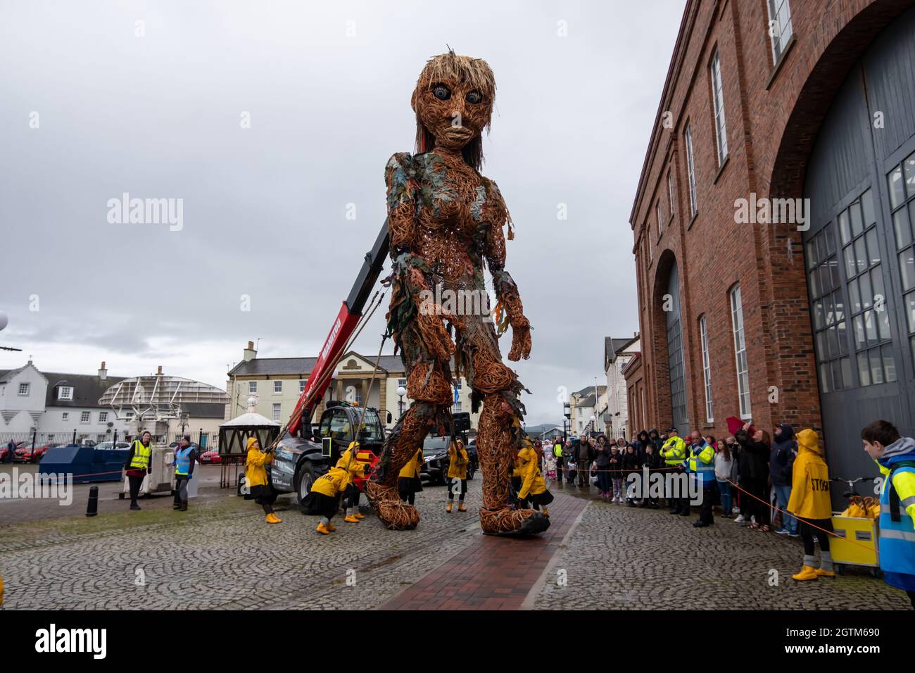 Irvine, Scotland, UK. 2nd October, 2021. A ten metre tall giant puppet ...
