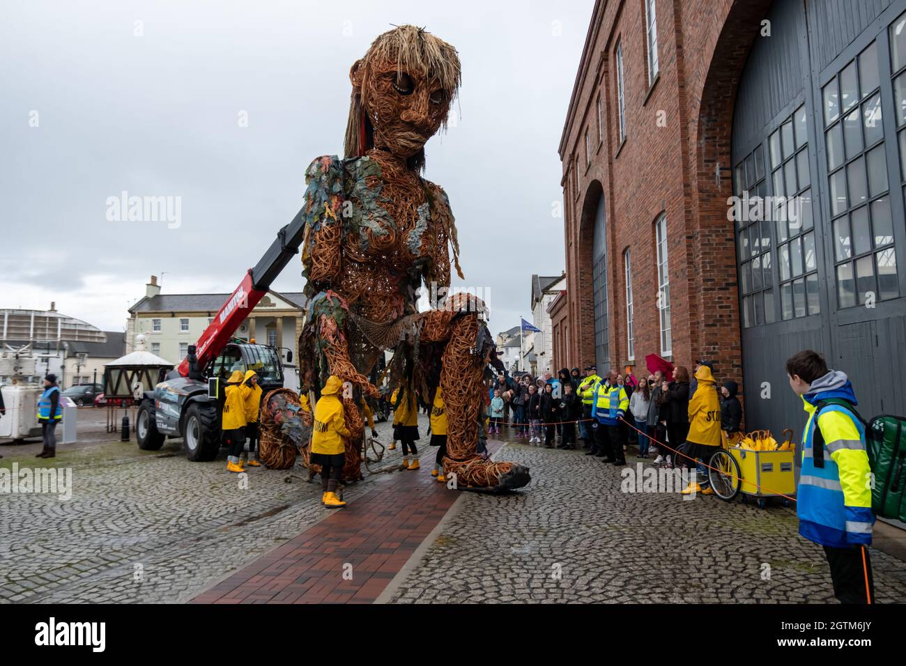 Irvine, Scotland, UK. 2nd October, 2021. A ten metre tall giant puppet ...