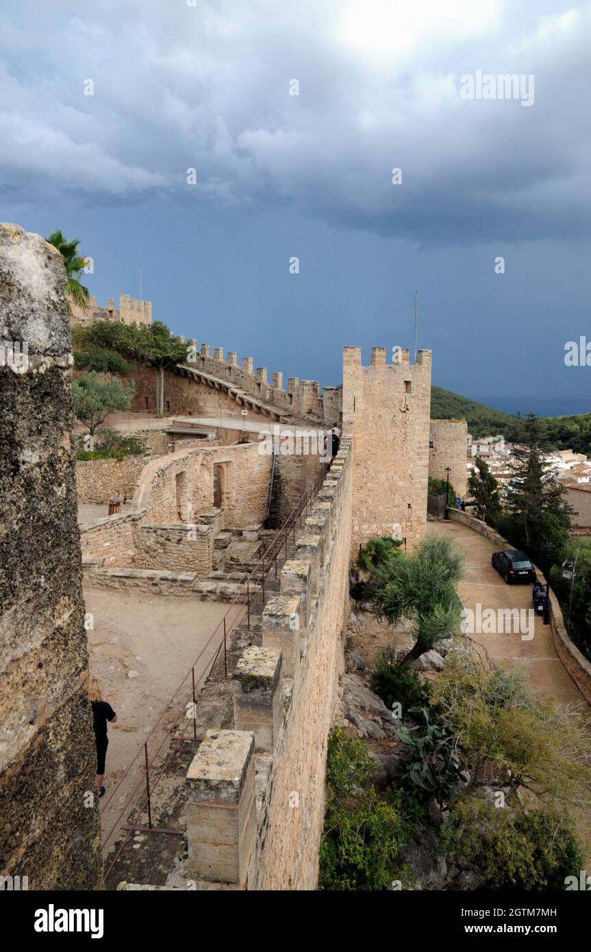 Mallorcan castles hi-res stock photography and images - Alamy