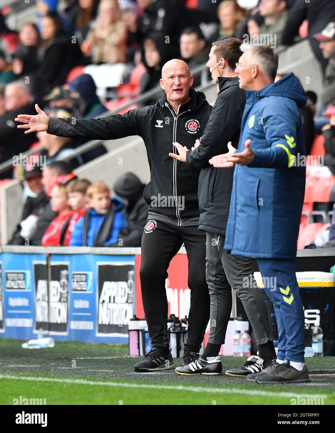 Fleetwood Town manager Simon Grayson and Charlton Athletic manager ...
