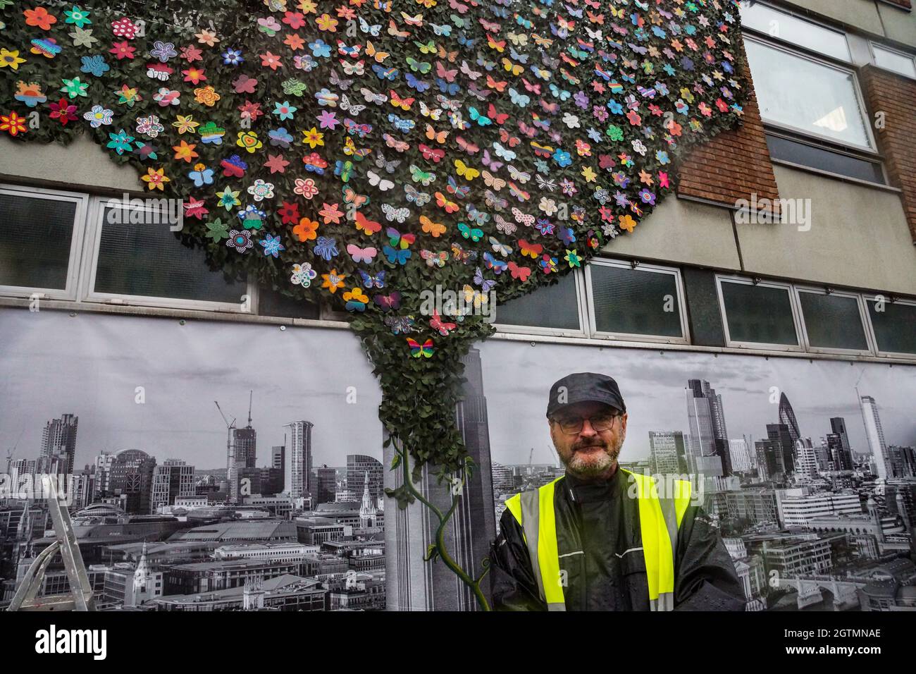 London, UK. 2nd Oct, 2021. Artist Steve Nutt Puts Final Touch To Art ...