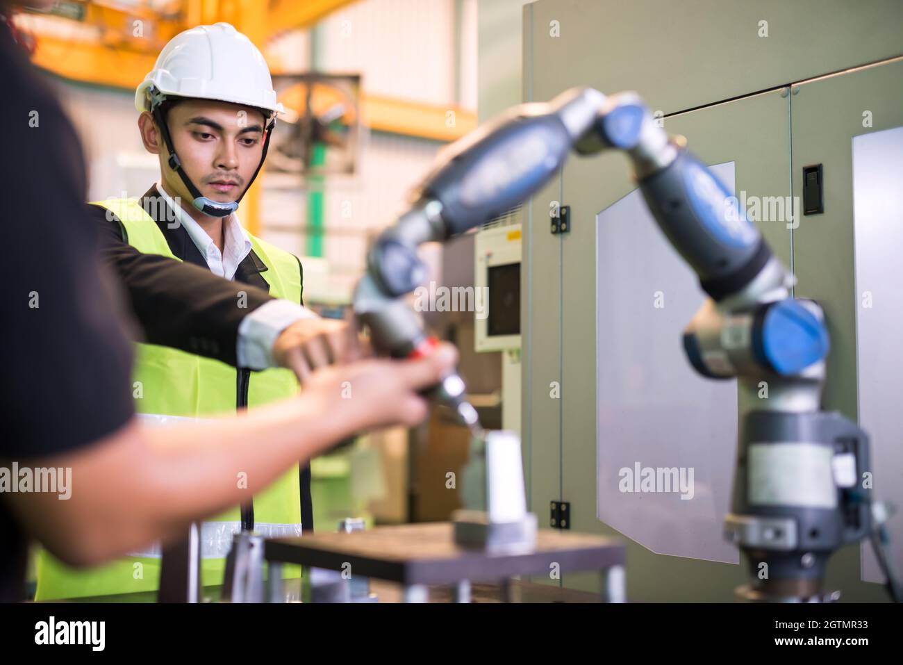 Position control robot hi-res stock photography and images - Alamy