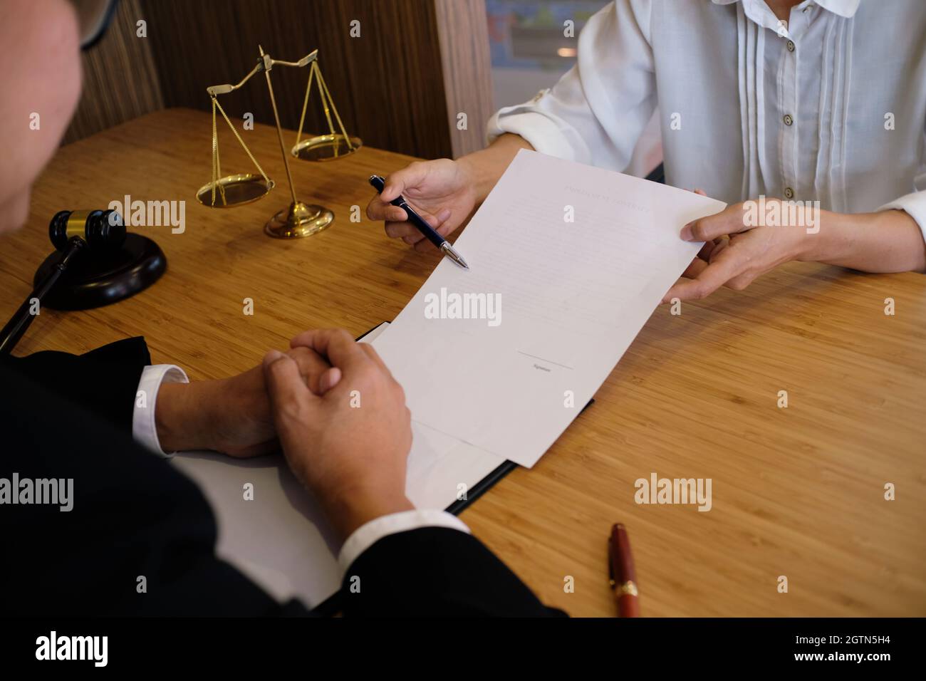 Asking for signature hi-res stock photography and images - Alamy