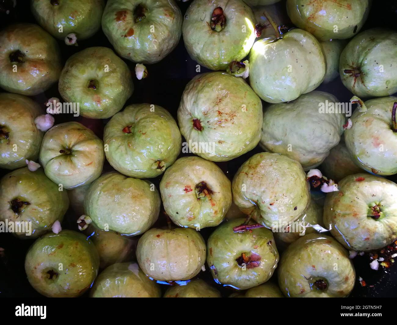 Food fruit guavas hi-res stock photography and images - Alamy