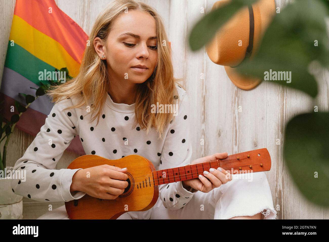 Lgbtq singer hi-res stock photography and images - Alamy
