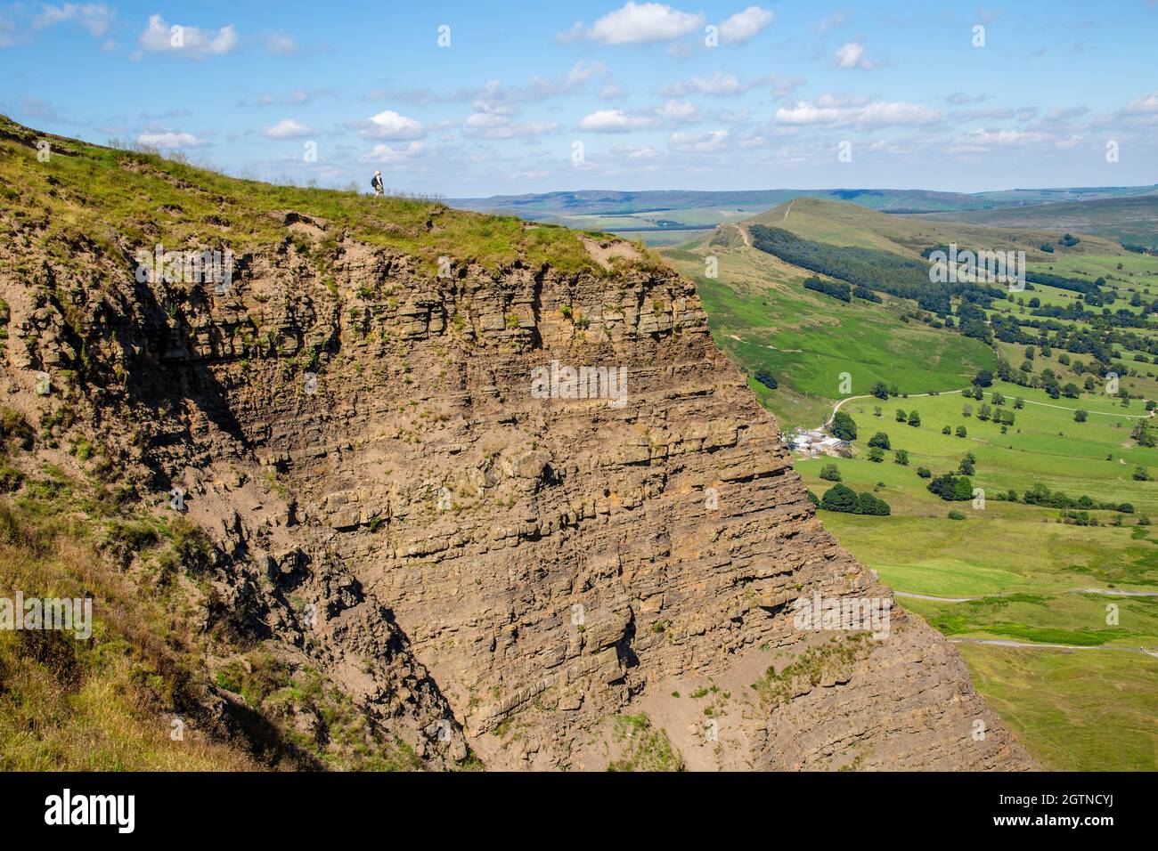 Mam Tor peak in the Peak District National Park, Derbyshire Stock Photo ...
