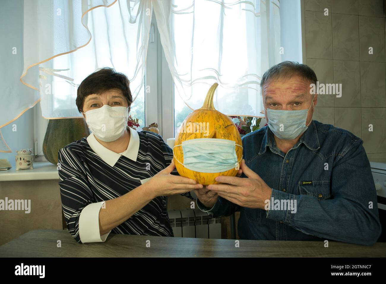 Making Jack O'Lantern at home. Halloween amid the coronavirus pandemic ...