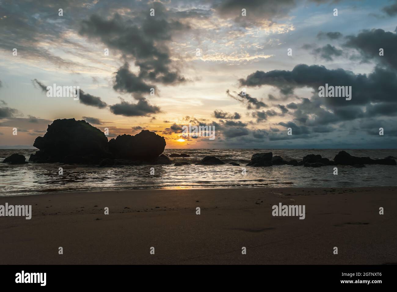 Beach axim ghana hi-res stock photography and images - Alamy