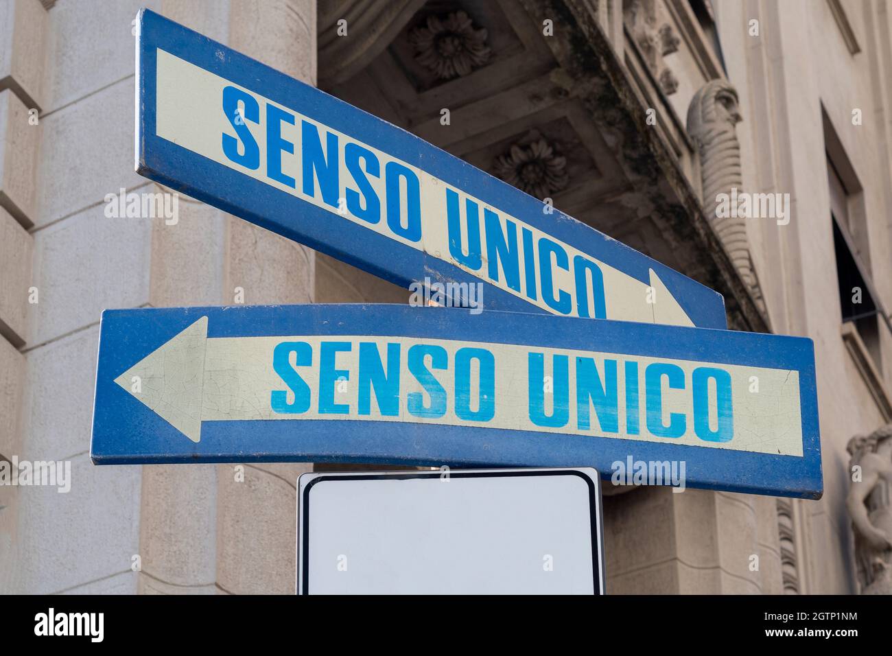 Road sign indicating one way (senso unico) in both directions Stock ...