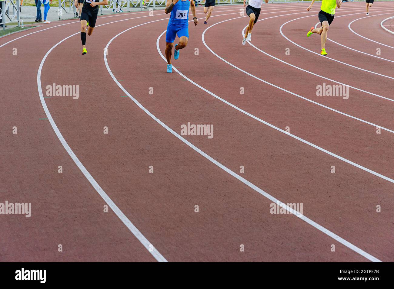 Athletes male men sprinting hi-res stock photography and images - Alamy