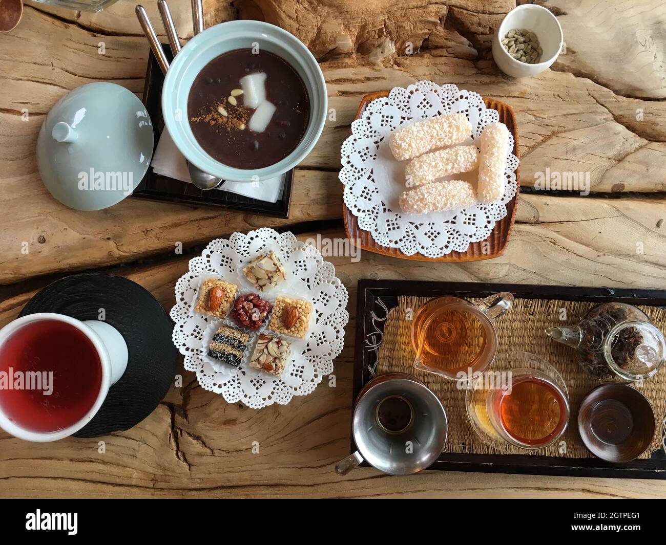 Traditional korean sweets hi-res stock photography and images - Alamy