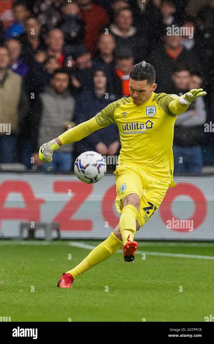 Lee Nicholls #21 of Huddersfield Town goal kick Stock Photo - Alamy