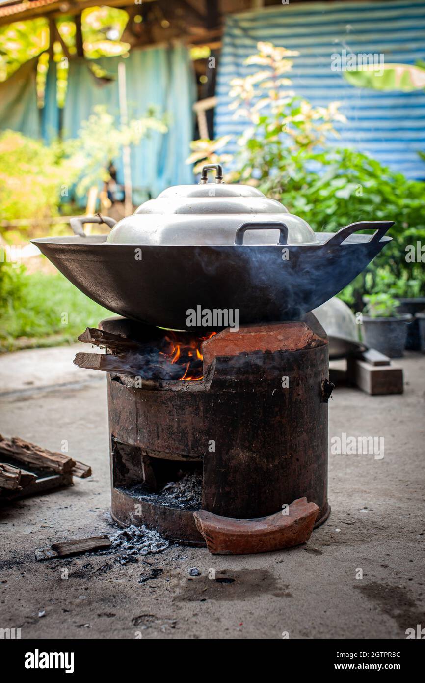 Big pan on stove hi-res stock photography and images - Alamy