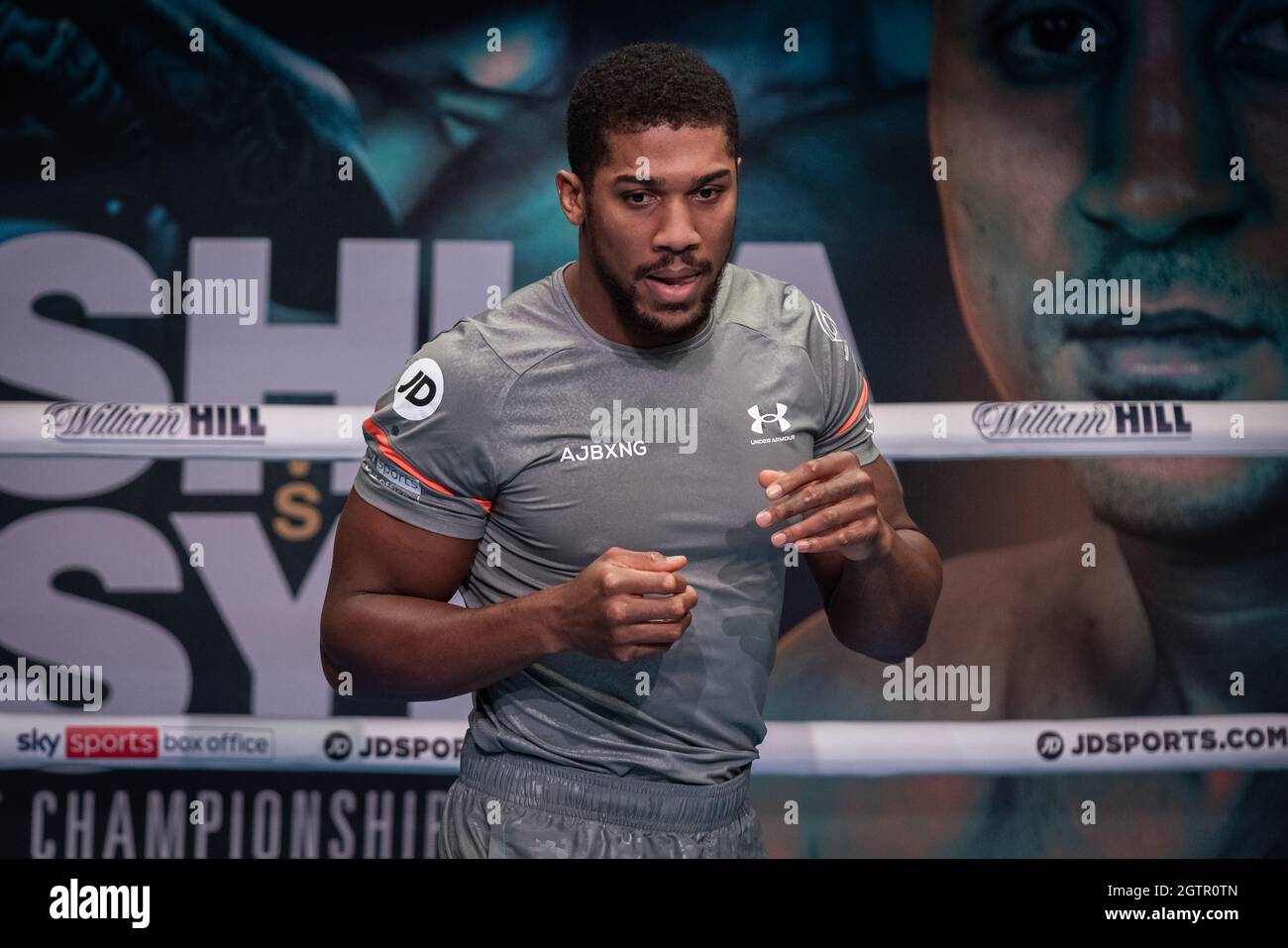 Anthony joshua heavyweight boxer hi-res stock photography and images ...
