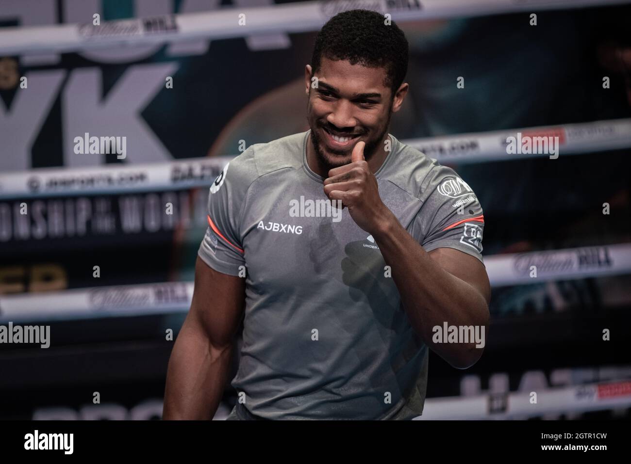 Unified world heavyweight champion hi-res stock photography and images ...