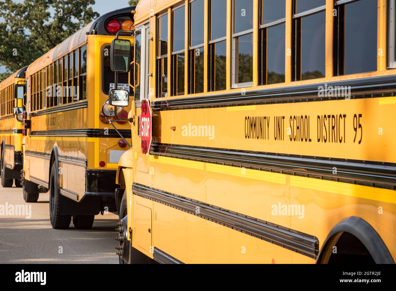 Buses lined up hi-res stock photography and images - Alamy
