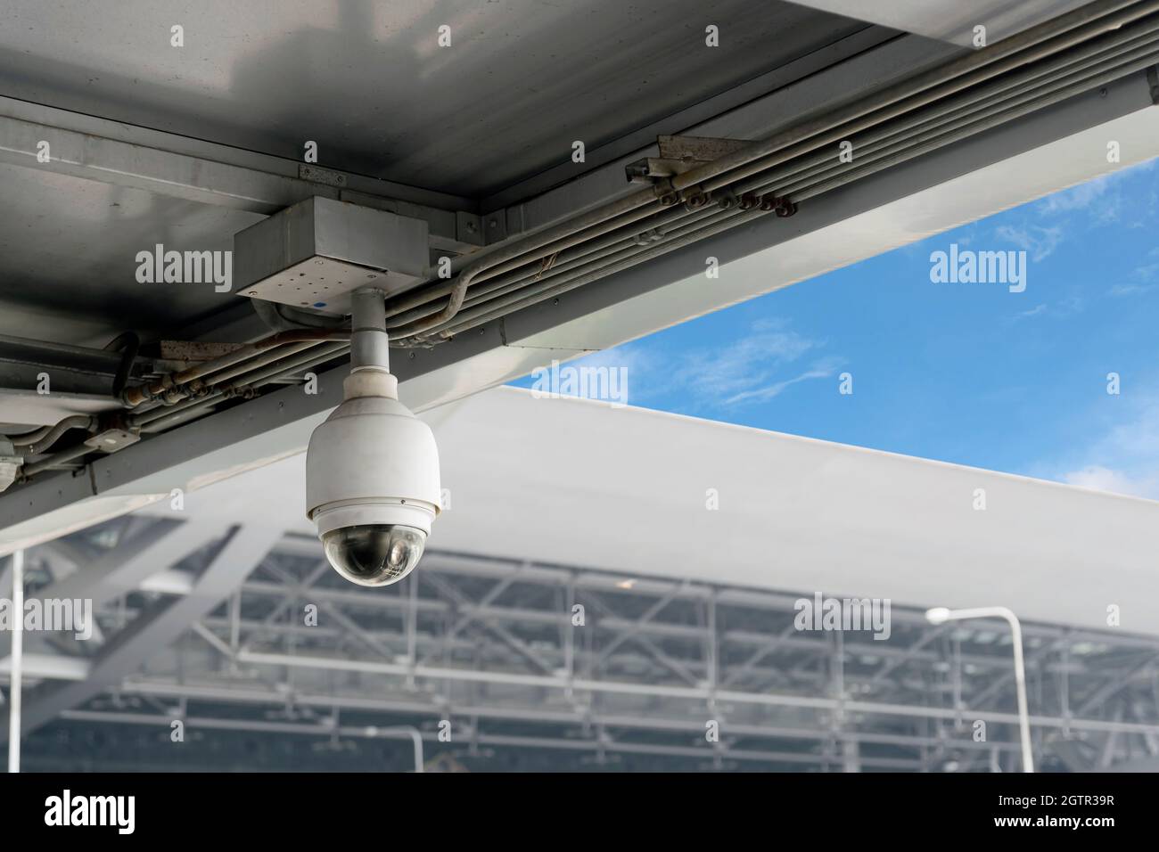 Looking up on cctv camera hi-res stock photography and images - Alamy