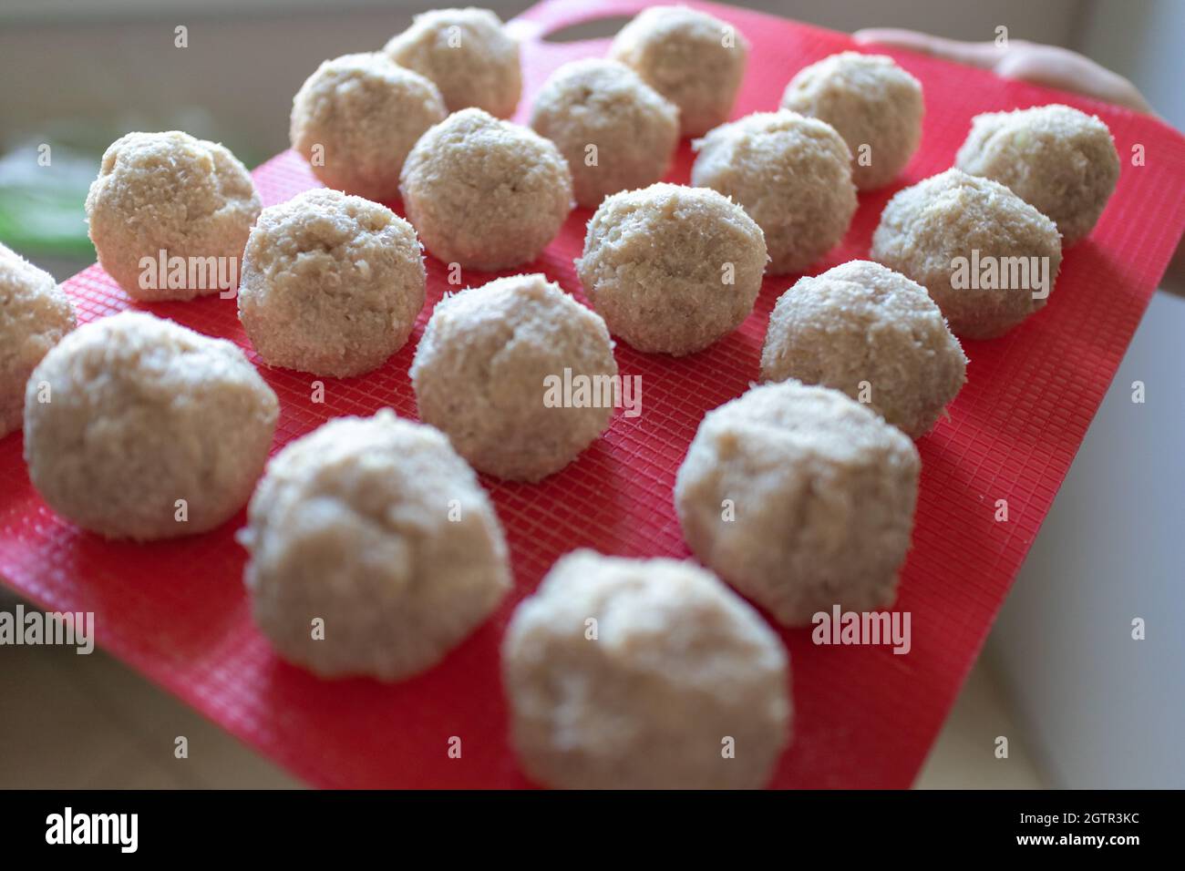 homemade minced meatballs mince raw Stock Photo - Alamy