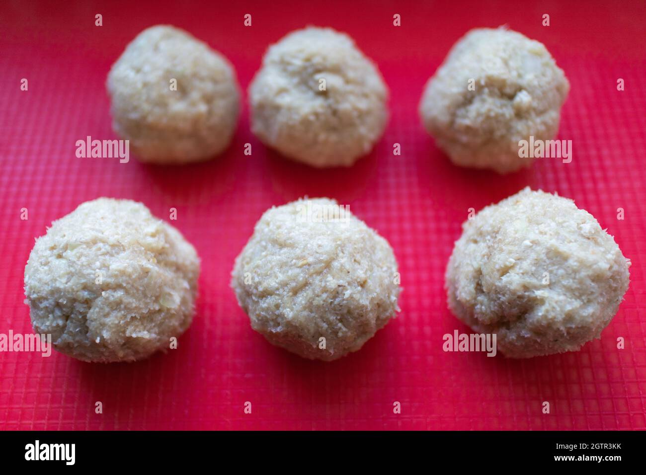 homemade minced meatballs mince raw Stock Photo - Alamy