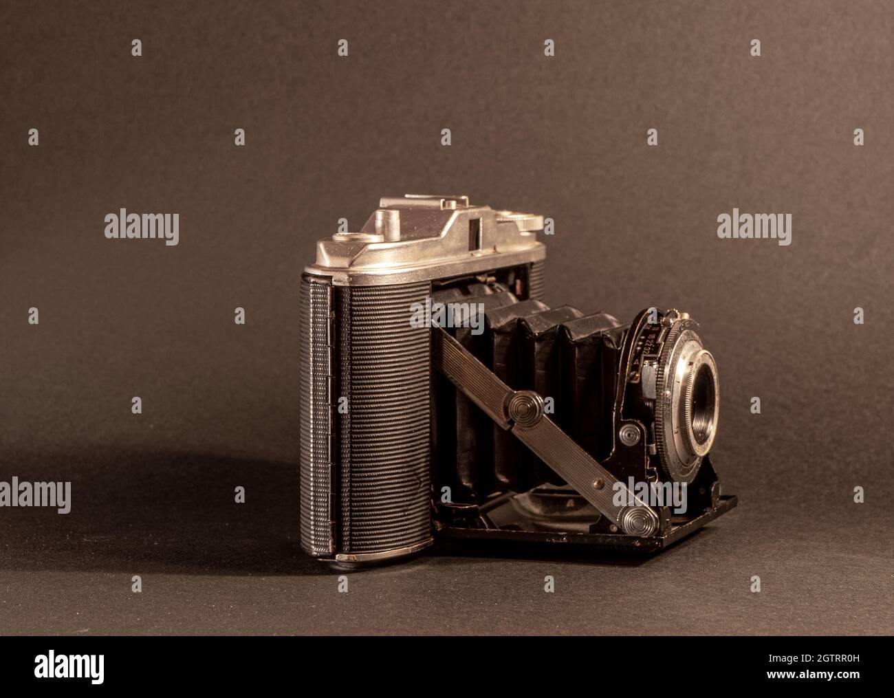 photographic camera of the 50s with bellows Stock Photo - Alamy