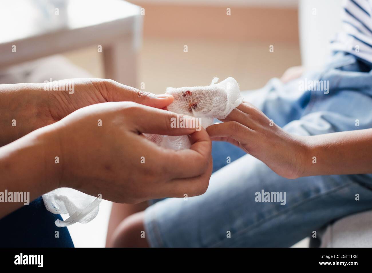 Perform first aid hi-res stock photography and images - Alamy