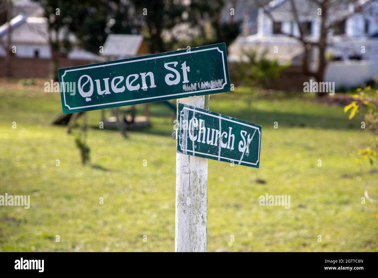 Street name signs hi-res stock photography and images - Alamy