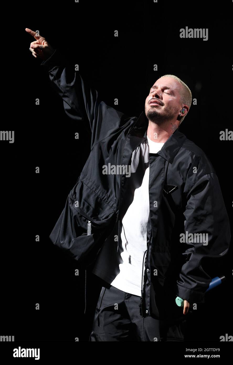 MIAMI, FL - OCTOBER 1: J Balvin performs during Uforia Mix Live 2021 at ...