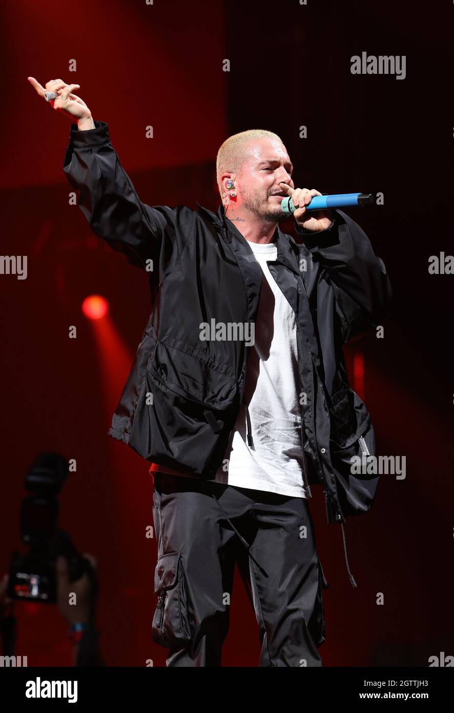 MIAMI, FL - OCTOBER 1: J Balvin performs during Uforia Mix Live 2021 at ...