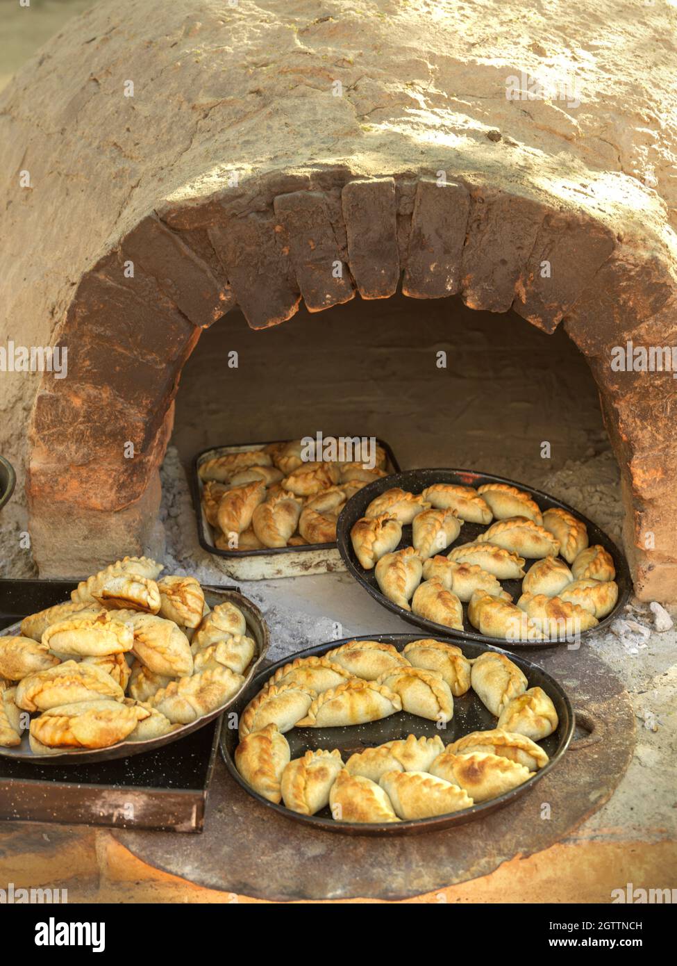 Argentinian oven hi-res stock photography and images - Alamy