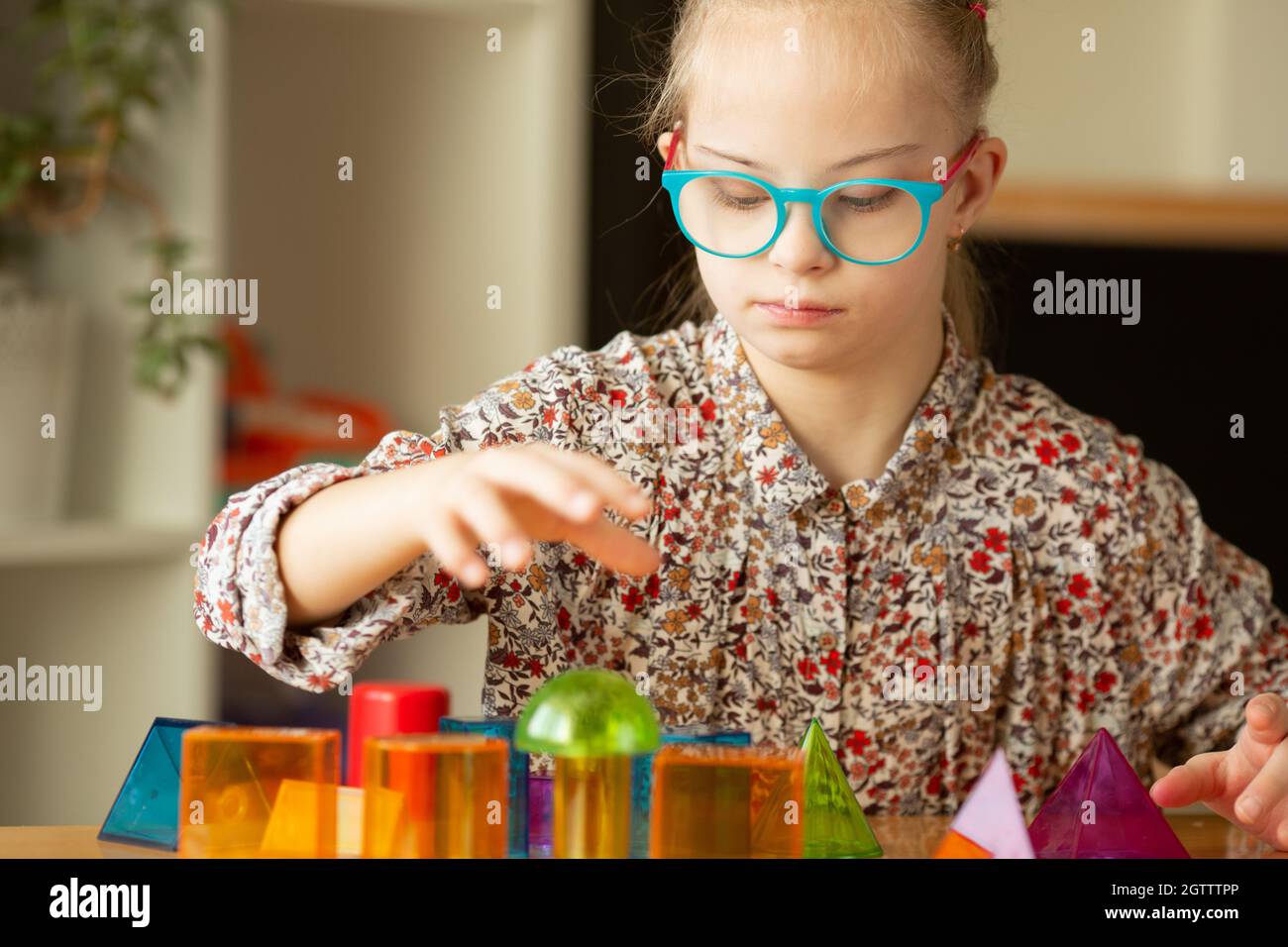 Geometric shapes for kids hi-res stock photography and images - Alamy