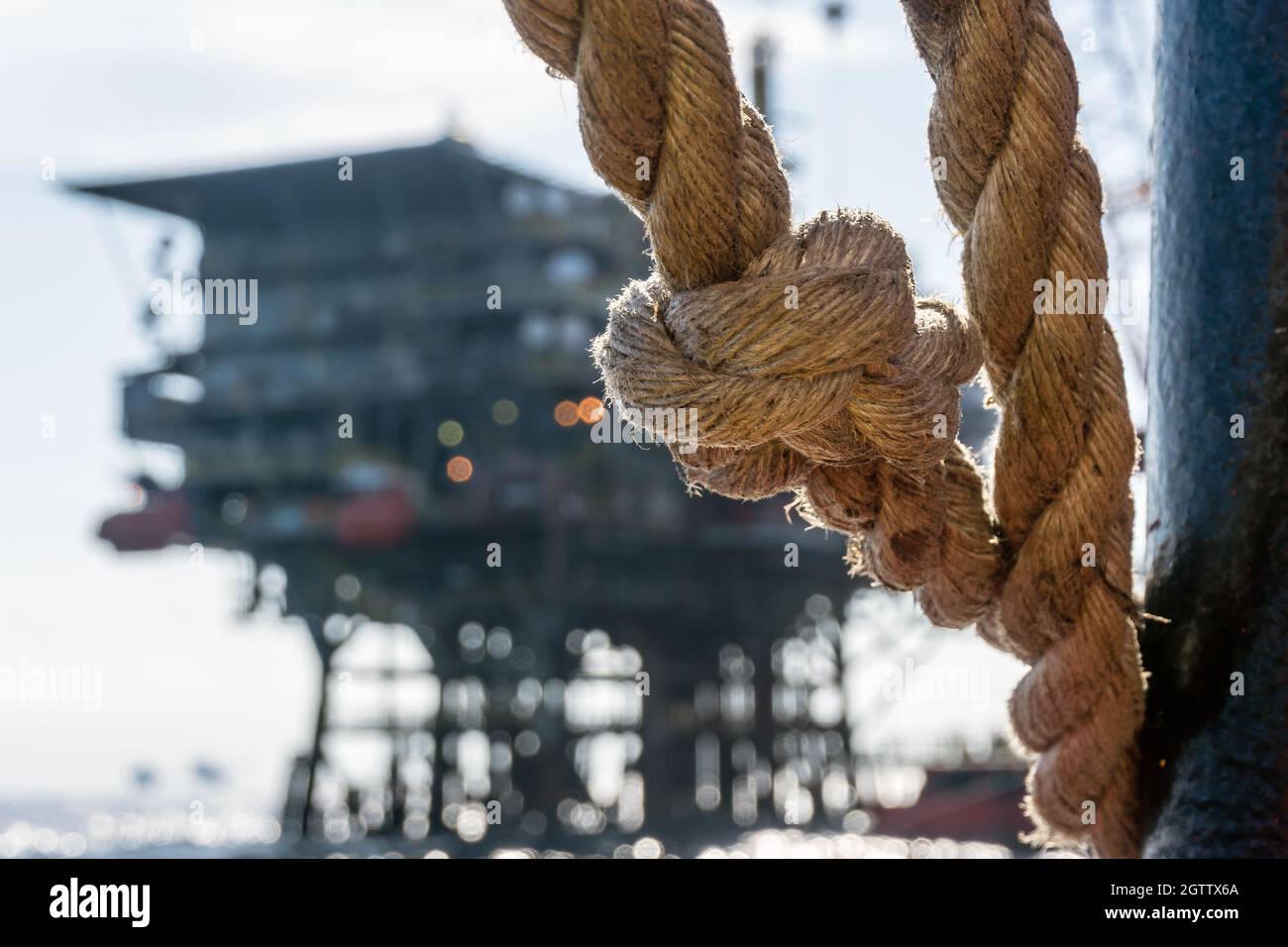 Offshore platform on barge hi-res stock photography and images - Alamy