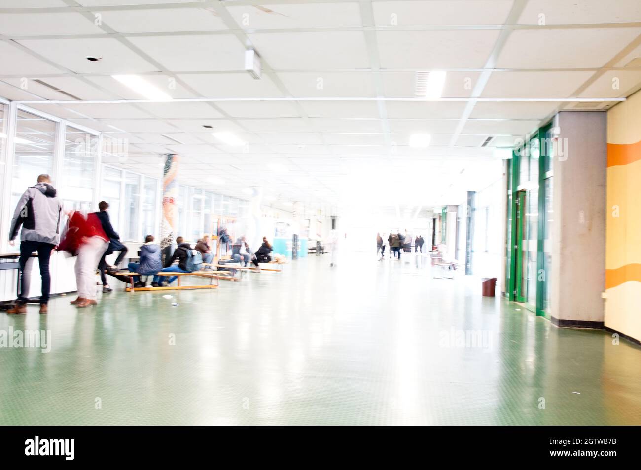 Crowded school corridor hi-res stock photography and images - Alamy