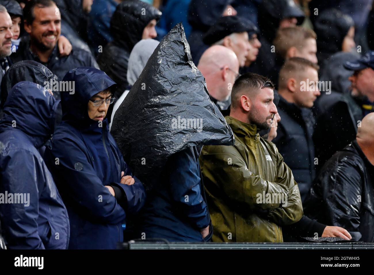 The matthew harding stand at stamford bridge hi-res stock photography ...