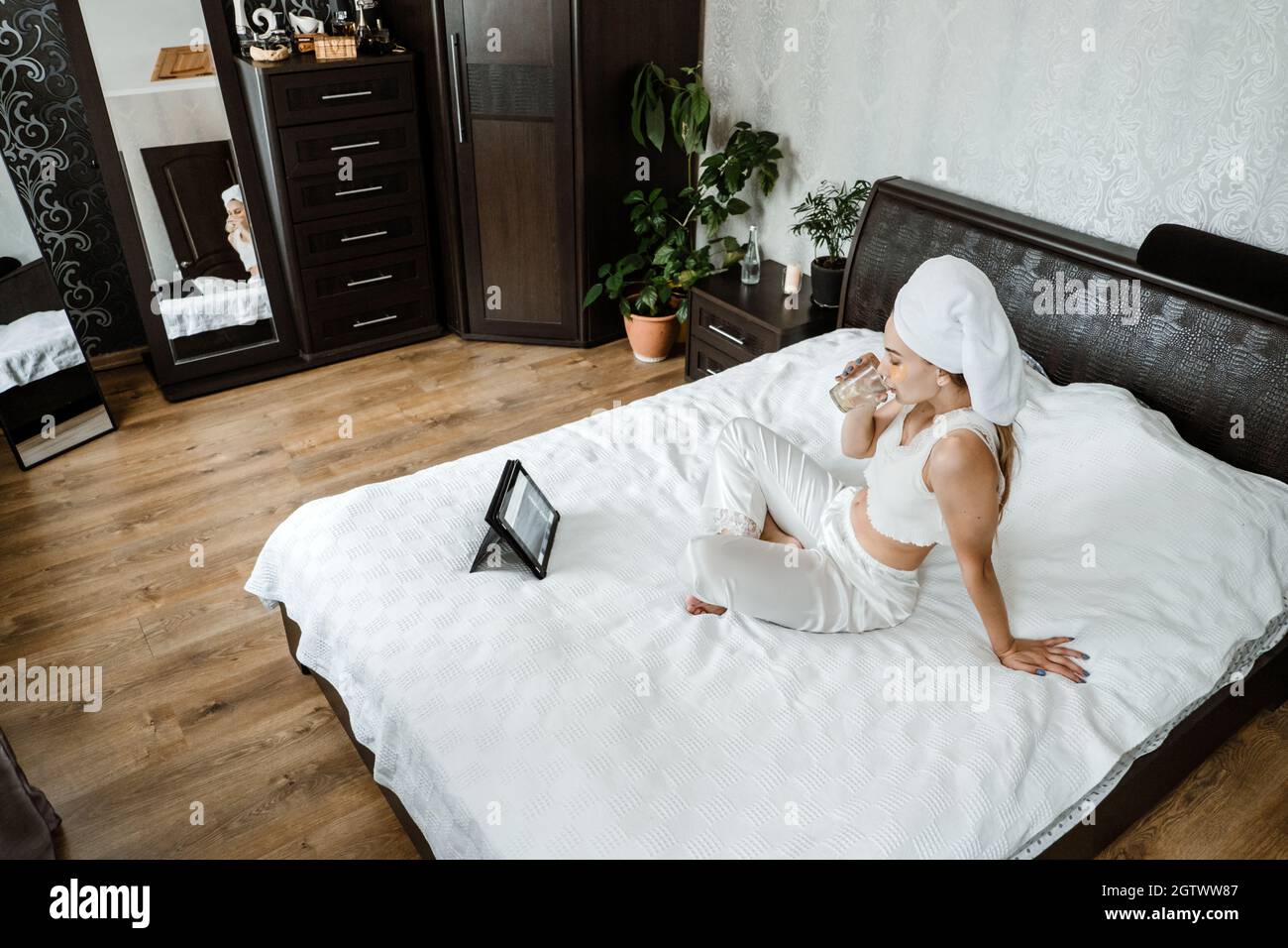 Work from home, freelance at home, remote work, e-learning, online ...
