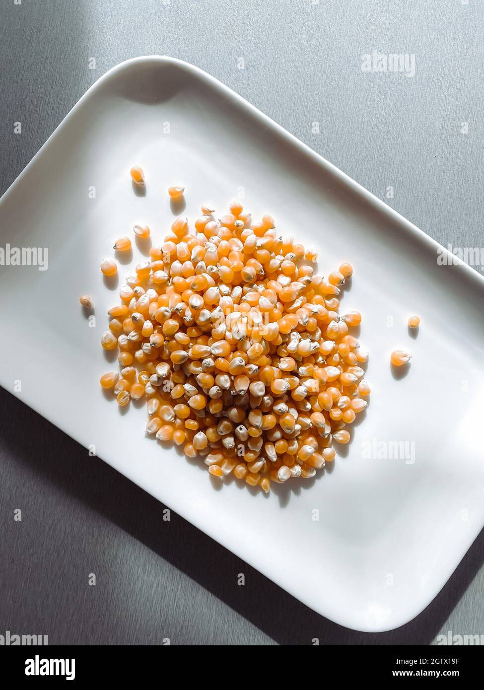 Vertical top view of popcorn on a plate Stock Photo - Alamy