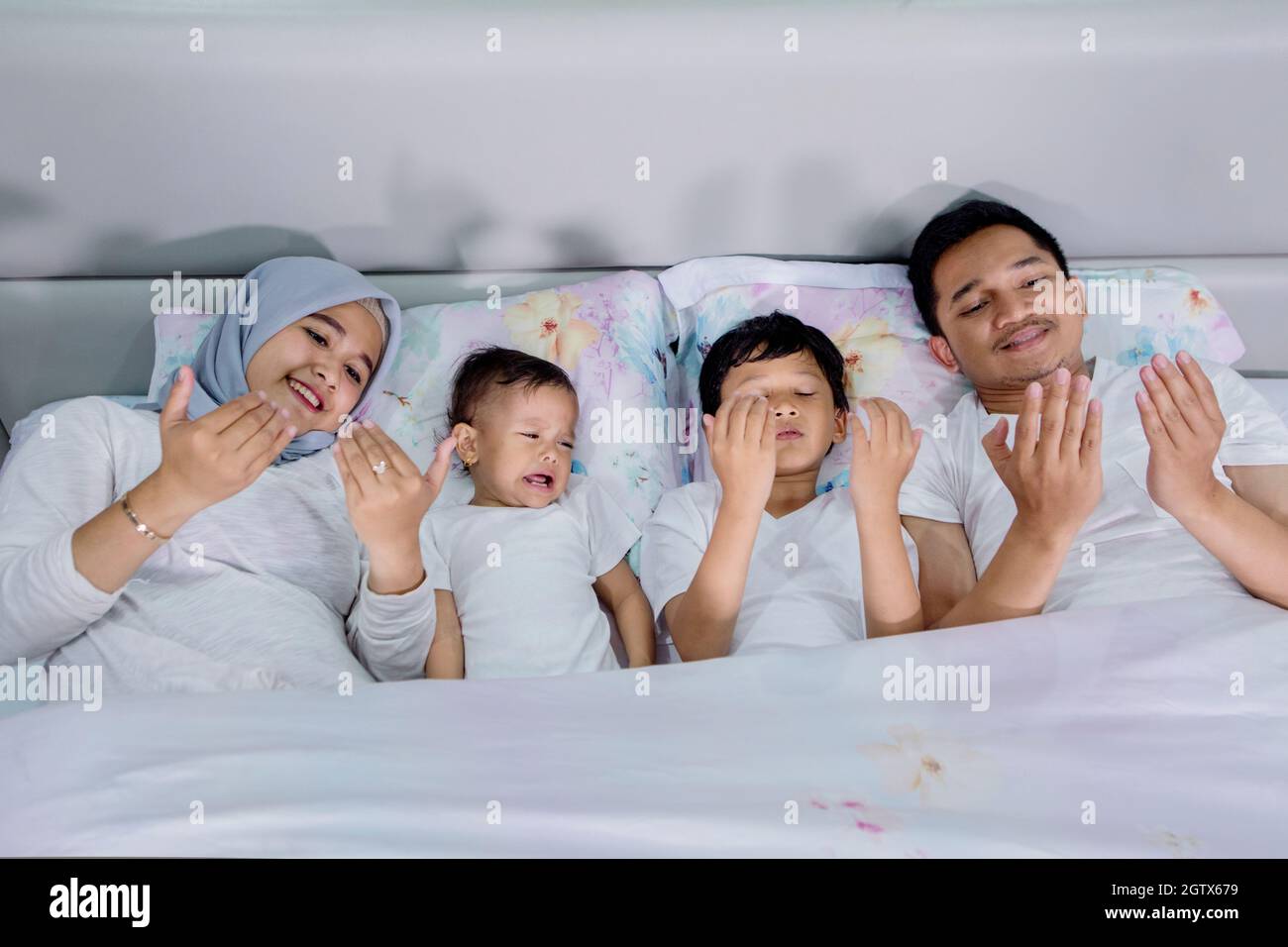 Family praying bed hi-res stock photography and images - Alamy